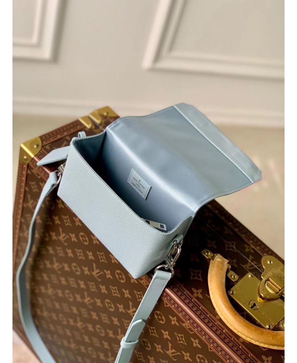 LOUIS VUITTON Fastline Wearable Wallet